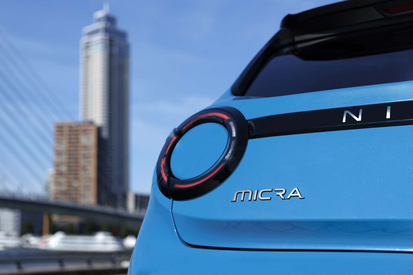 Aus Benzin wird Spannung – der neue Nissan Micra lädt durch!